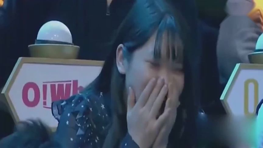 老板让贾玲找文件,这个桌面你确定两小时能找到搞笑!