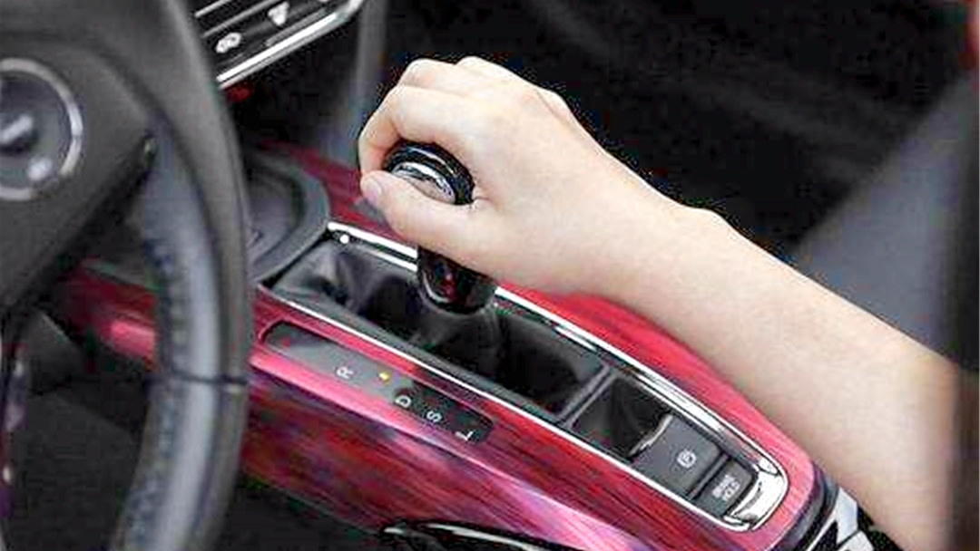 不管开啥档位的车,都不能直接从D挡挂P挡,否则变速箱提前大修