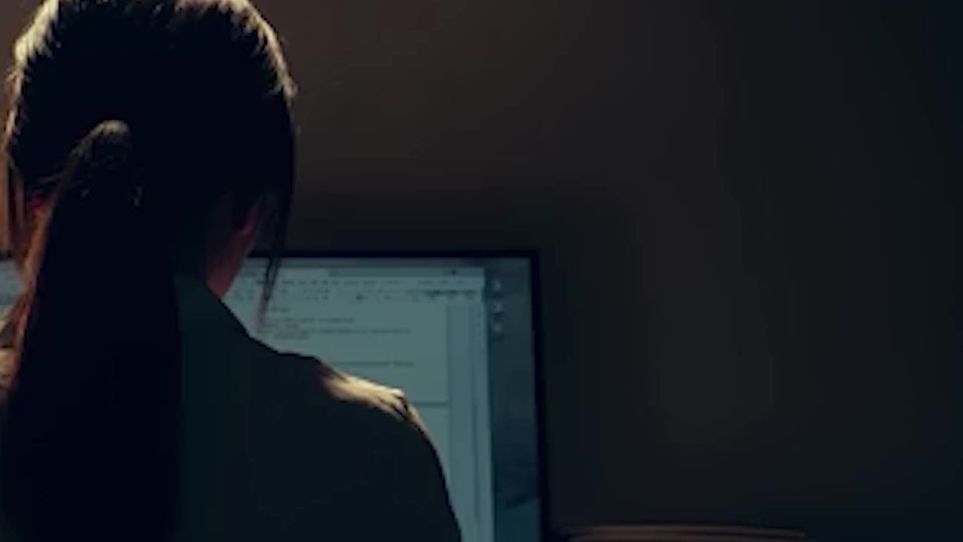 工作和生活微信要分开吗?女子下班回复工作消息,获赔加班费3万