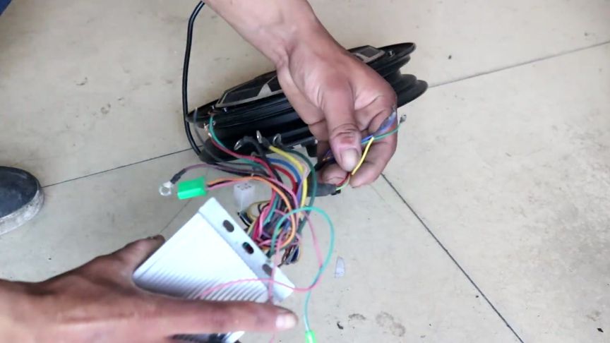 如何快速判断电动车控制器故障,修车小伙这次详细解答,看完就会