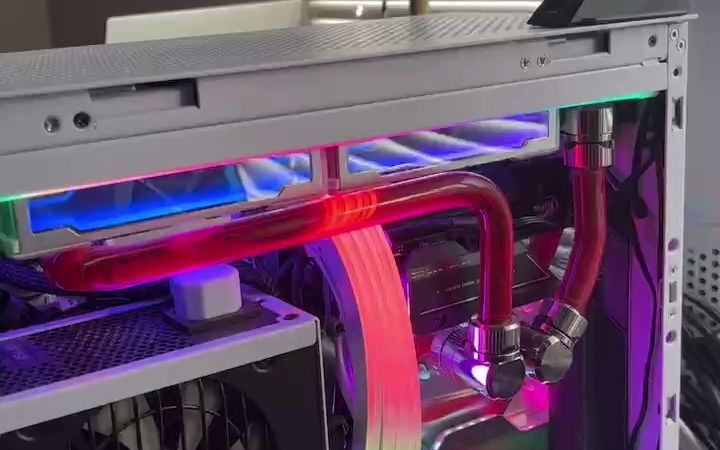 玩家国度主板RGB灯显示过一次白色后就一直错误颜色,必须降低亮度...