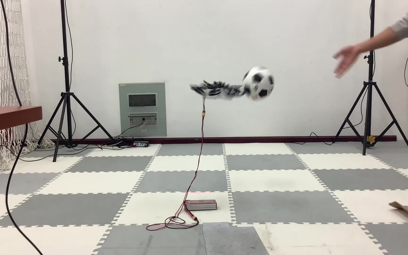 过驱动八旋翼飞行器-碰撞恢复测试