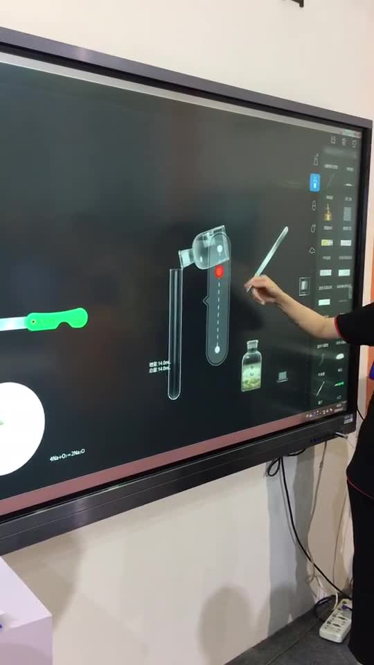 数字中国峰会现场展示:模拟真实数据的化学实验教学