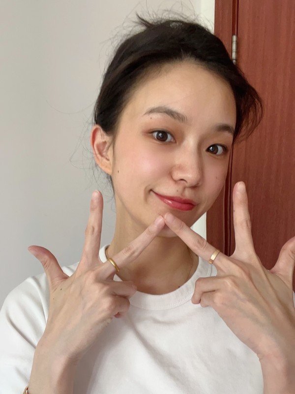 卡地亚和黄金素圈戒指都好看