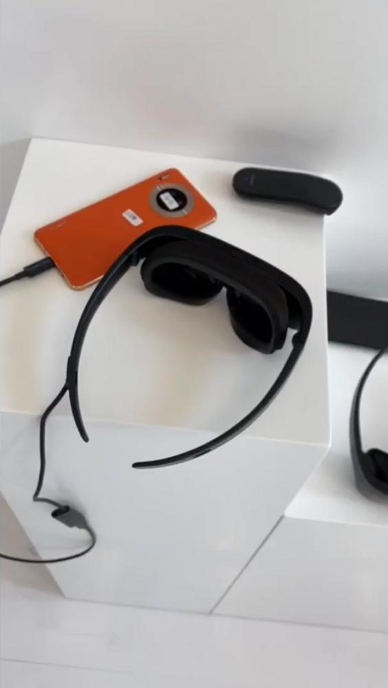 #华为Mate30 5G上市#极果君在现场体验华为VR眼镜,大家觉得这款VR...