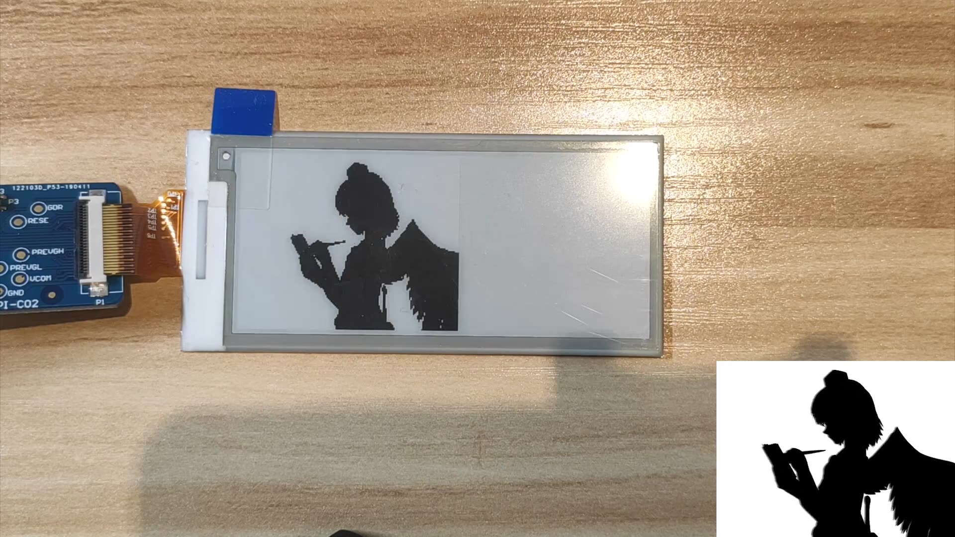 【眨眼补帧警告】在水墨屏上播放Bad Apple