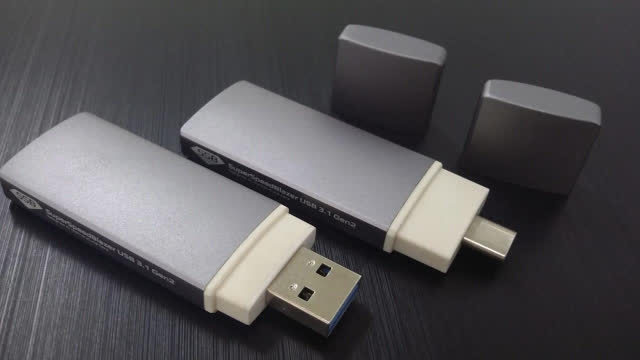 人家发明的创意U盘,能让苹果电脑变成Windows