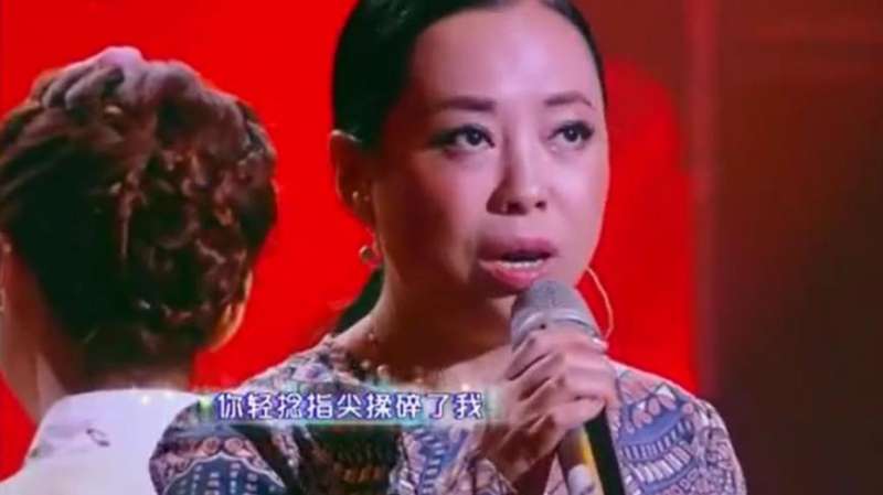 黄绮珊与小美女合唱《离不开你》,韩红评价她是十六岁的韩红