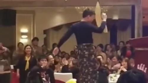 公司举办十周年庆典活动,这个南通市成为了全场焦点,比小姐姐都抢眼!