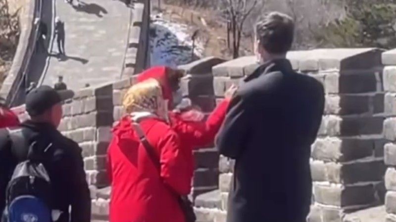 3名游客在北京八达岭长城刻字,官方深夜通报