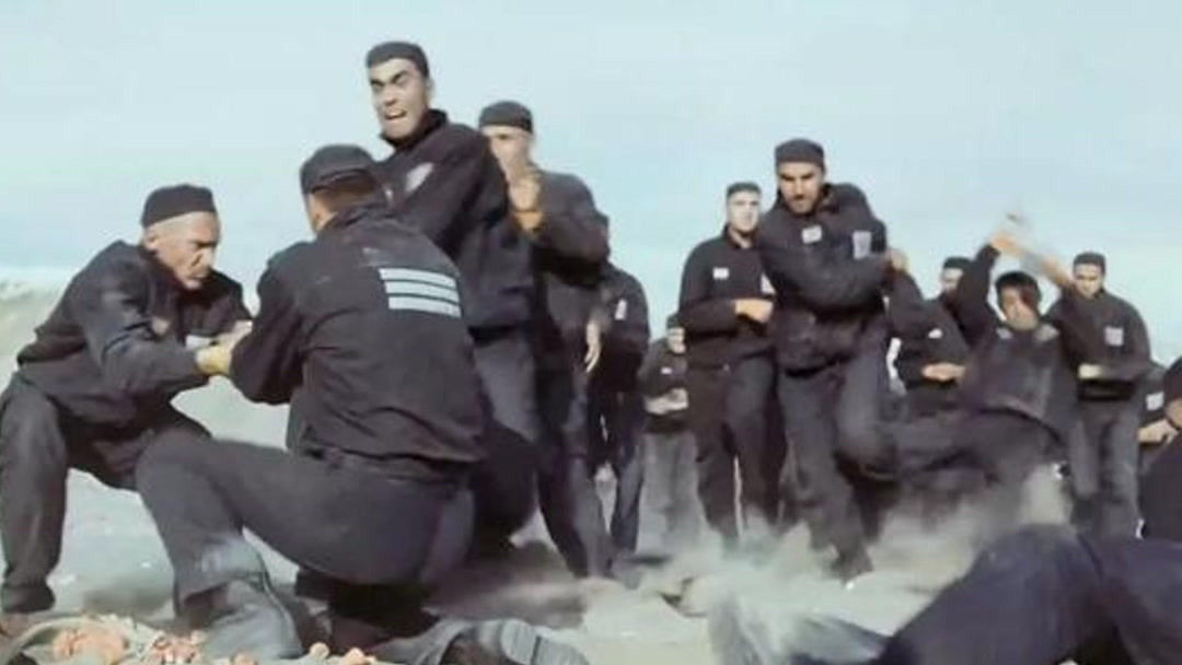 这才是俄罗斯动作片,一言不可就开打,200人上岛只有一人活着!