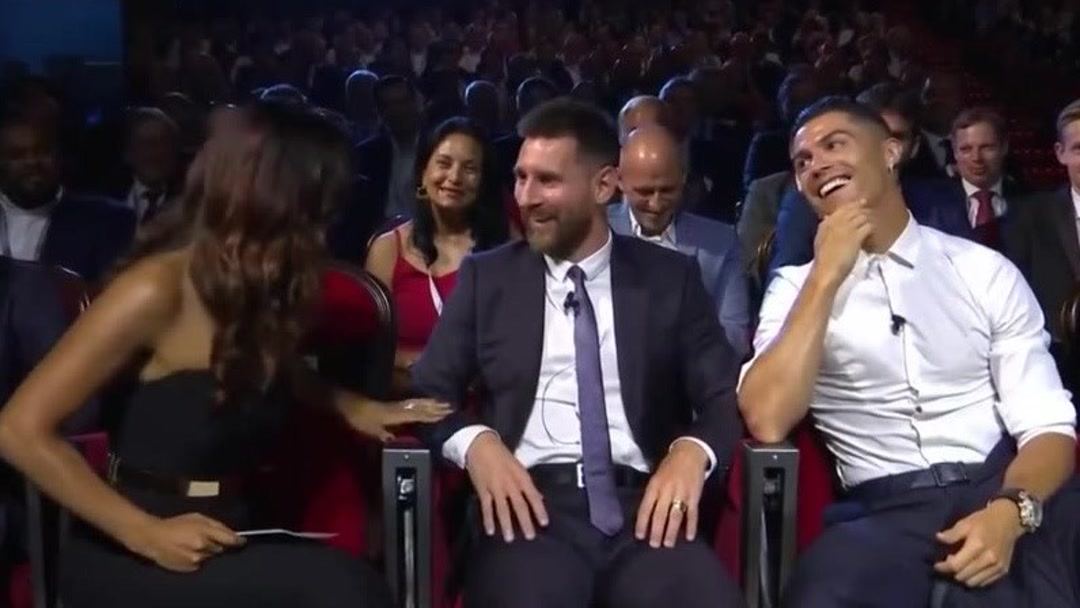 欧冠颁奖礼,C罗现场采访完整版。#吐槽个.