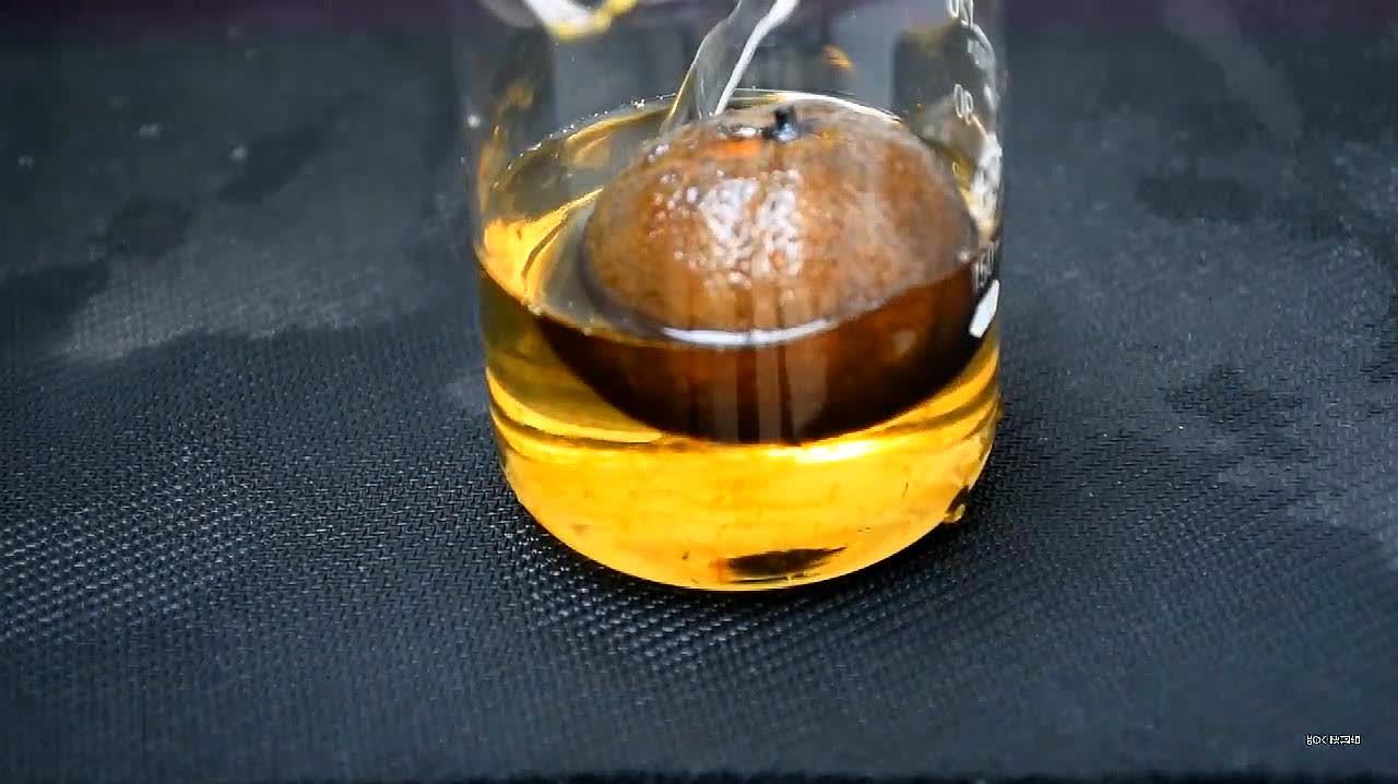 浓硫酸的惊人威力!橙色小橘子走的很安详