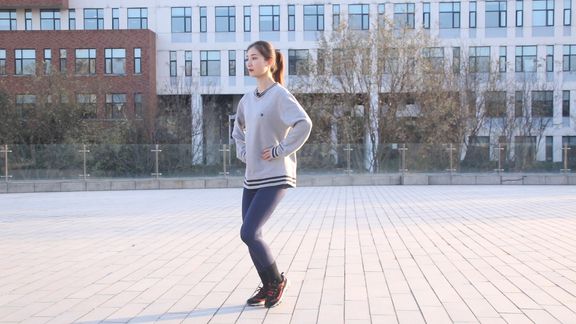 最近很火的减肥动作,原地点脚走步3分钟,增强体质气色好,简单