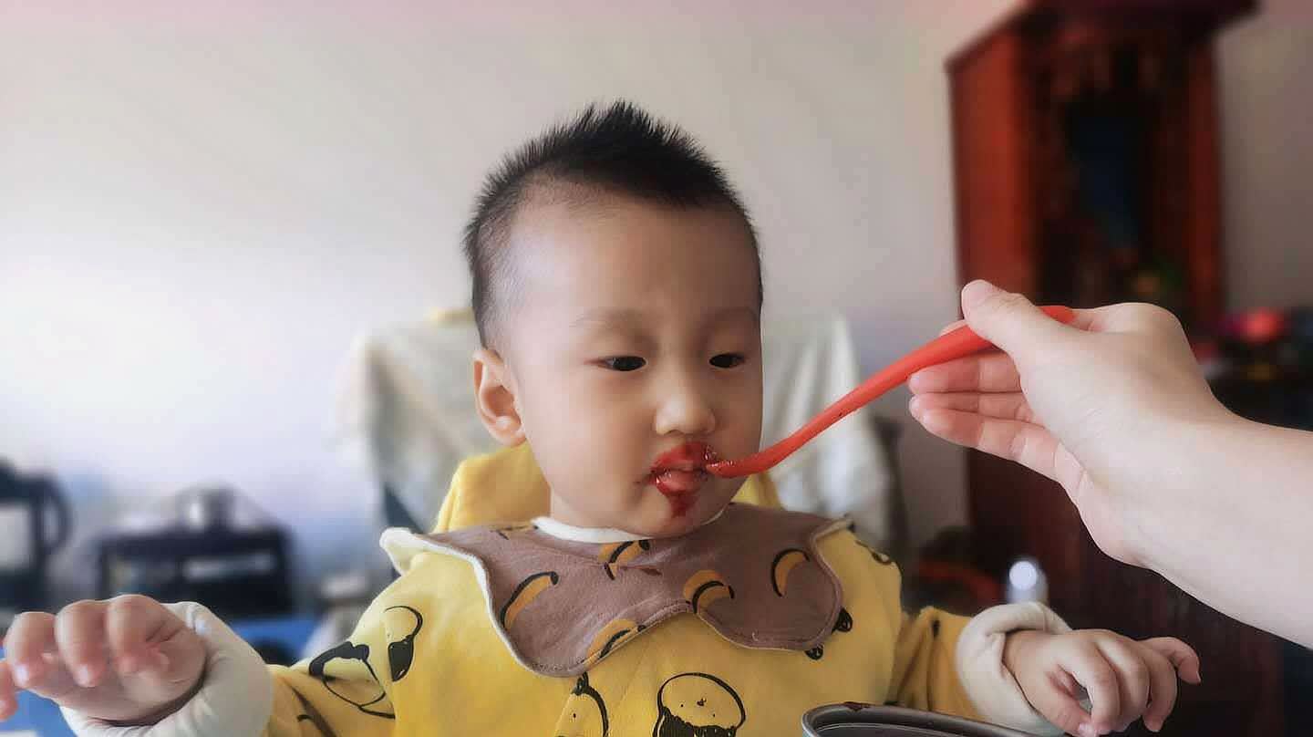 八个月的宝宝派派爱吃什么水果,补充VC增强抵抗力的VLOG