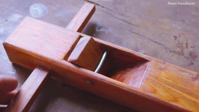 手艺人自制一个刨子,上手非常快,又可以做木工活了