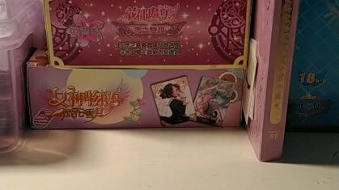 今天给大家拆叶罗丽卡片了。