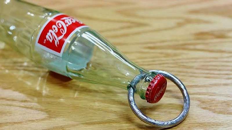 原本普通的玻璃瓶子,这样改造简直就是一件艺术品