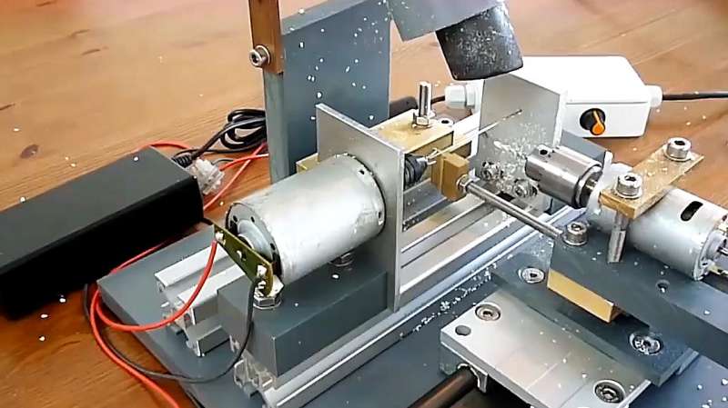 自制小型车床专用于加工钓鱼浮标,这技术开挂了