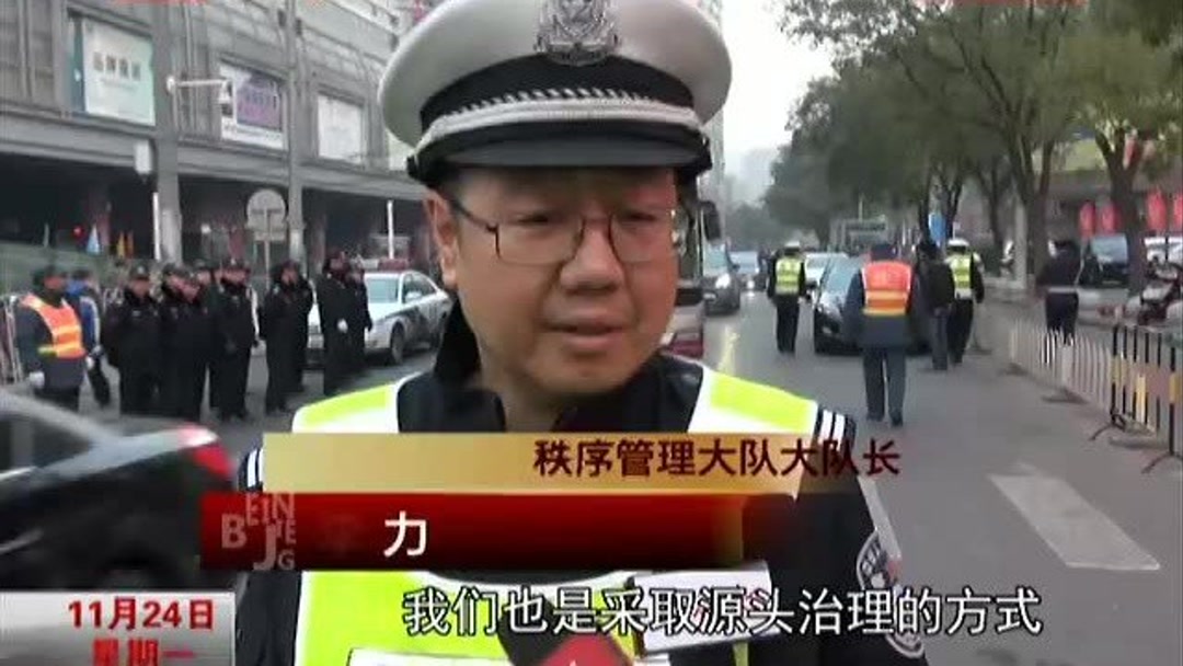 电动三轮非法揽客多部门集中整治-20141124都市晚高峰-凤凰视频-最...