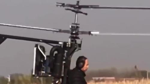 小伙自制直升机成功试飞,这个螺旋桨杠杠的,高手在人间!