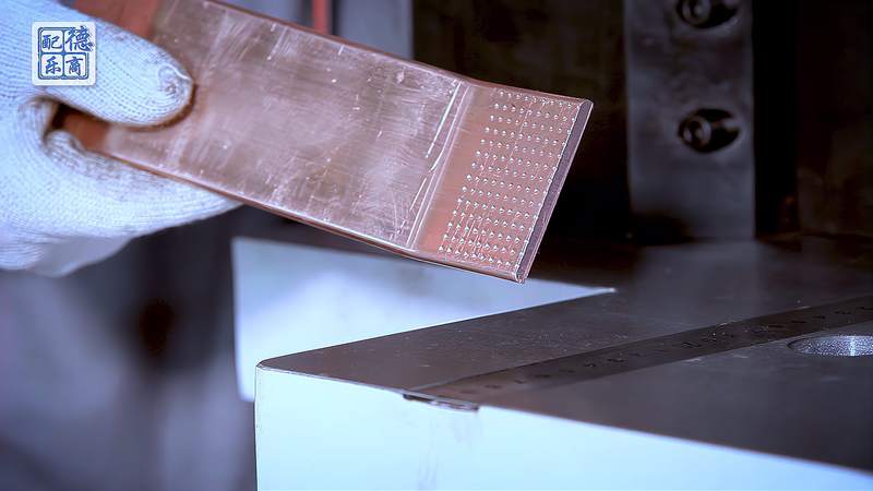 铜排母线加工机视频——折弯部分 济南德商