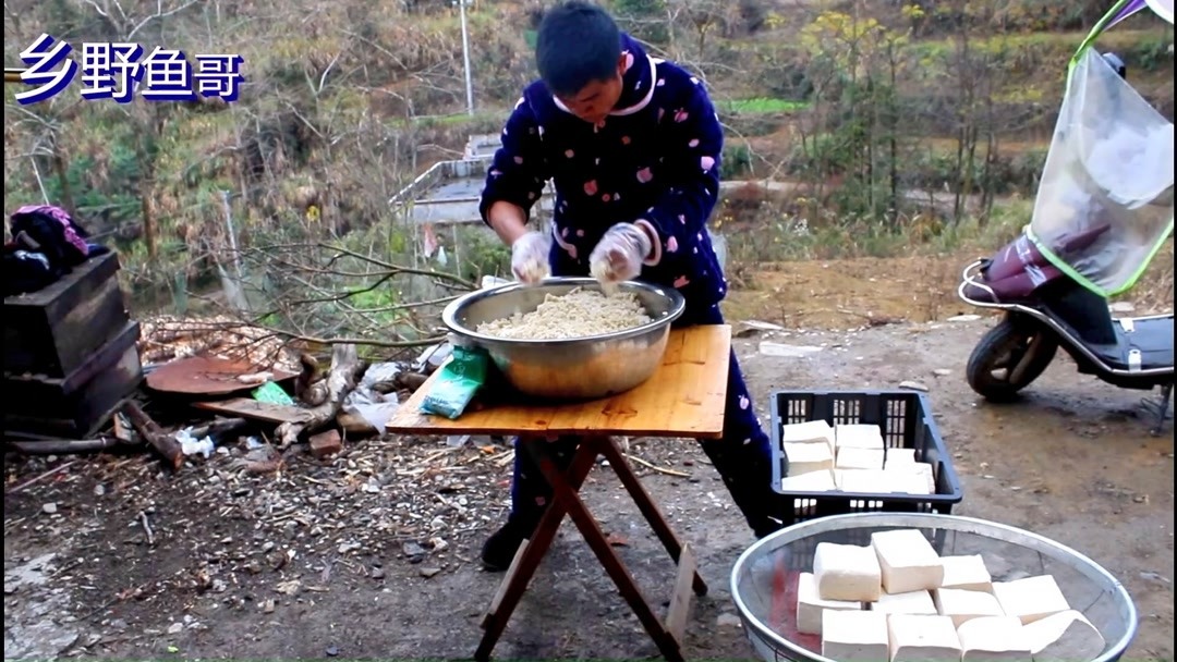 这种“特色美食”只有湖南人会做,香辣下饭,农村桌上是必不可少