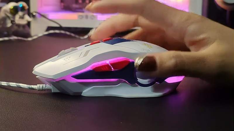 一款适合电竞的鼠标,可玩性多,颜值耐看,手感不错