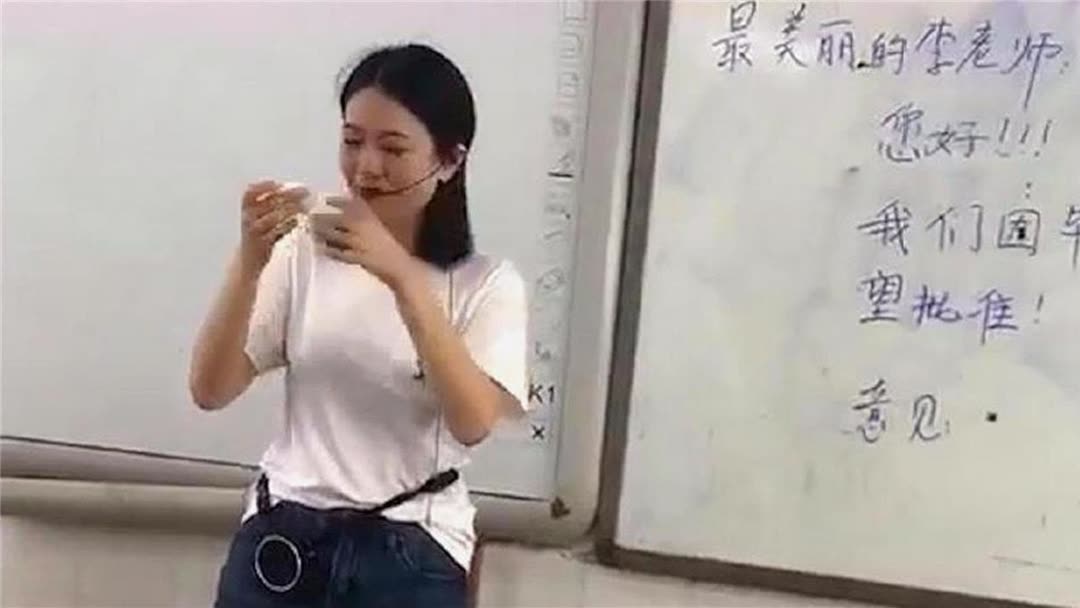 毕业离别季:同学合唱《西海情歌》把老师唱哭了,歌声触动人心