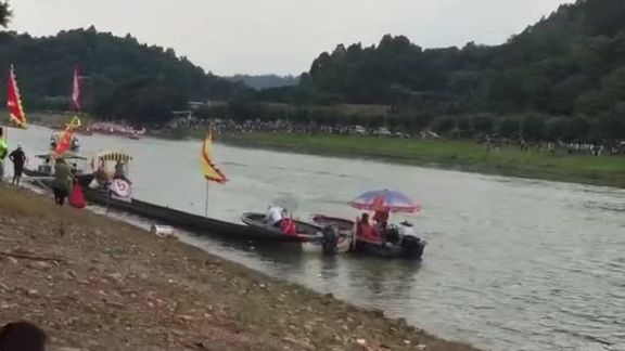#传统龙舟 #划龙舟 #让我们荡起双桨 #山清水秀好风光