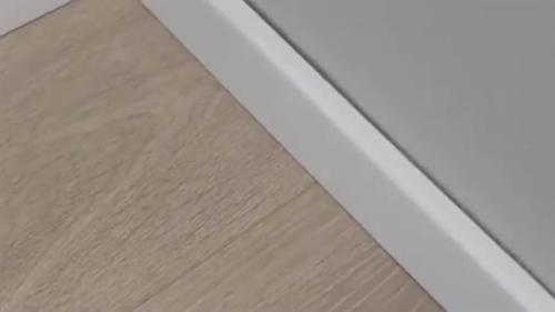 实木踢脚线的安装细节,装修是一门很在意细节的工程,很多同行都败于细节