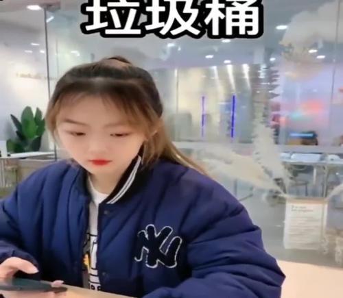 女朋友的正确用途,垃圾桶,挂衣服,润唇膏,有同款女友吗