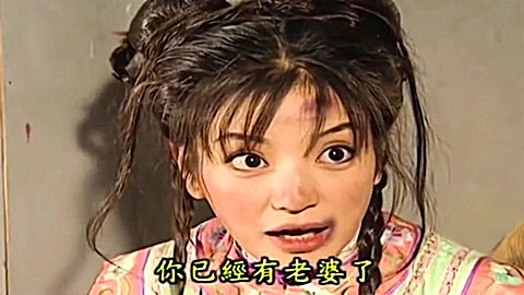 还珠格格:杜老板欲纳小燕子为妾,谁知母老虎老婆就在身后,这顿打跑不...