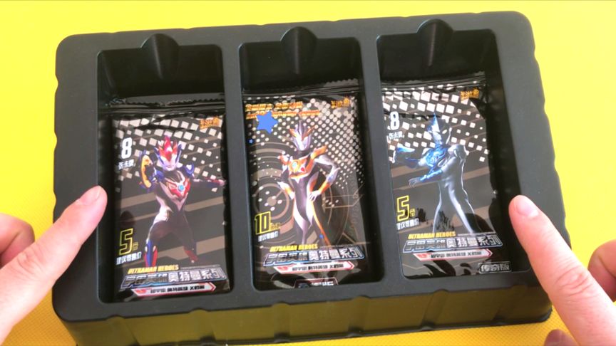 奥特曼卡牌,荣耀版开到了稀有LGR卡片而且还连出3张呢?