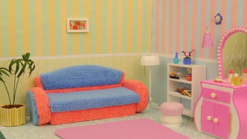 趣味手工:芭比娃娃的迷你毛绒沙发