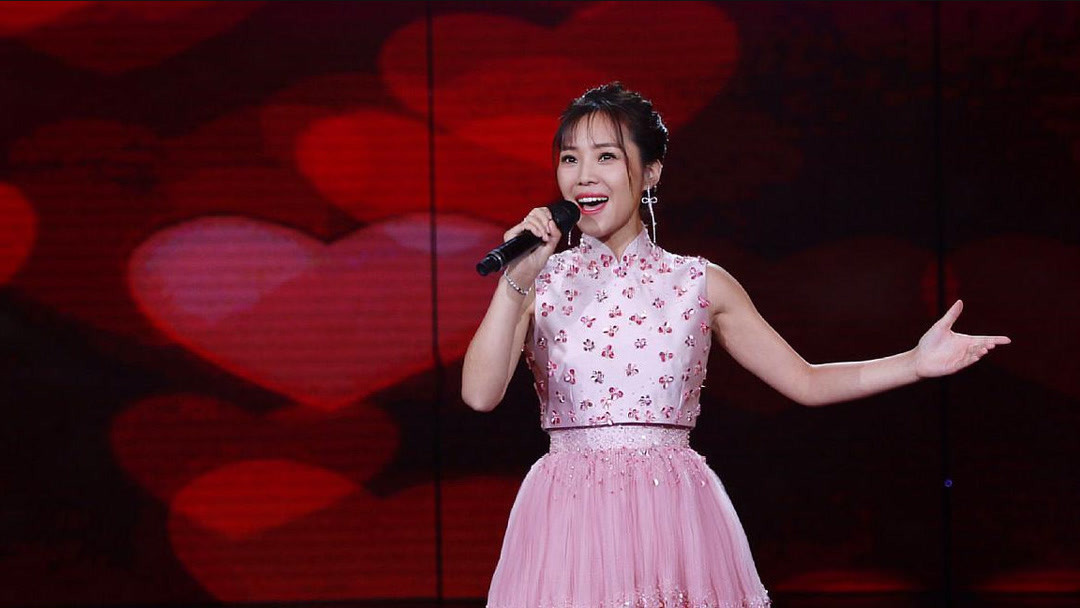 凤凰传奇根本想不到,自己的这首歌竟被云朵唱得这么好听,经典!