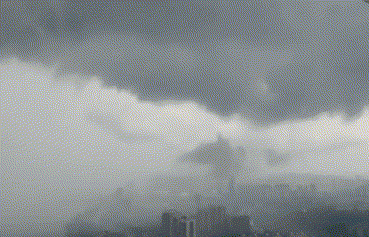 震撼!无人机高空记录狂风暴雨来袭瞬间