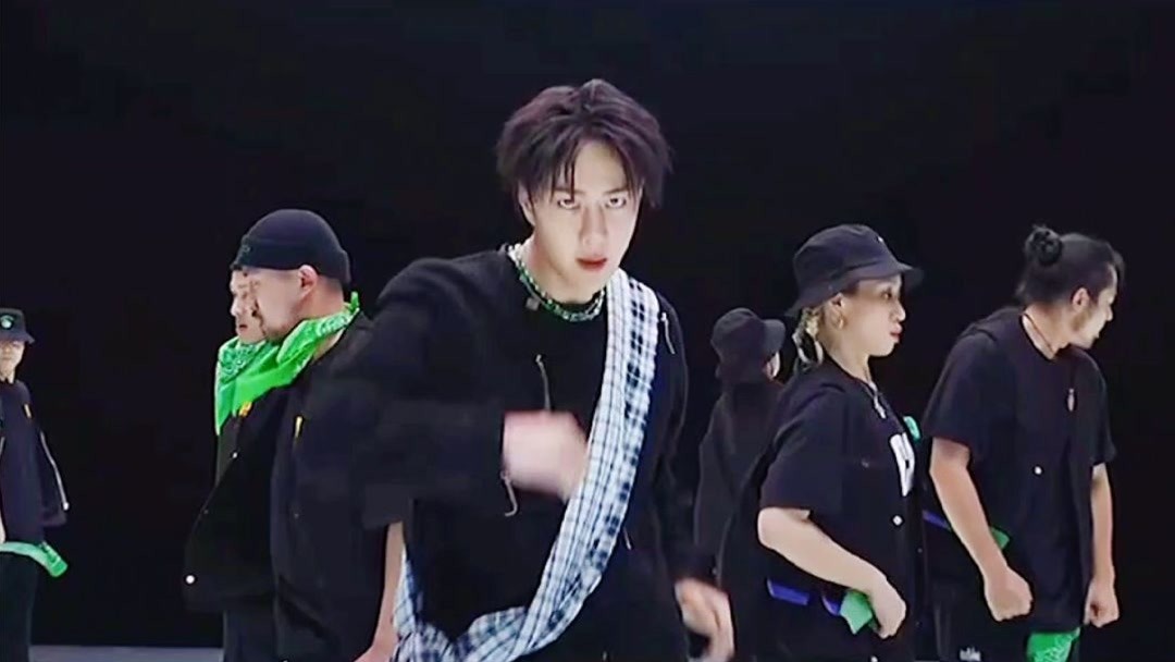 这支舞跳得,是真的又可爱又酷。#这就是街舞4#王一博