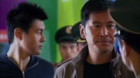 边防武警搜查，一开门竟看到自己的老婆