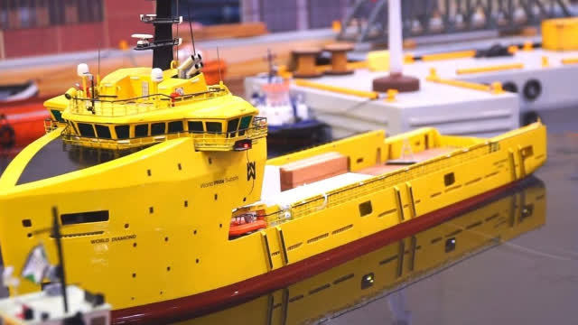 做工仿真的列车模型在行动,这个场地真是太霸气了(1)