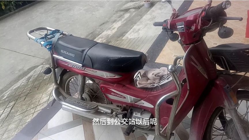 小任的摩托车被交警扣了,你猜他怎么处理,你们遇到这样事会怎么