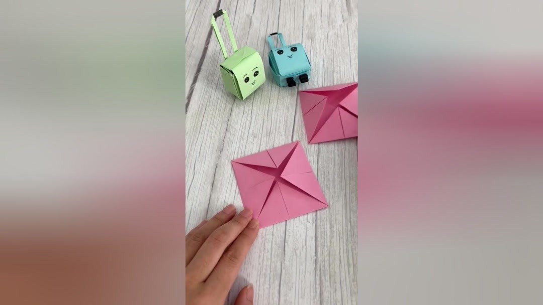 小小的拉杆行李箱,功能跟真的一样