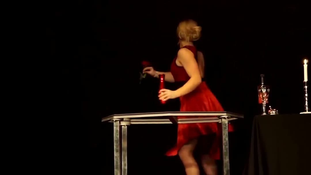 这么有创意的柔术表演,还是首次看到!