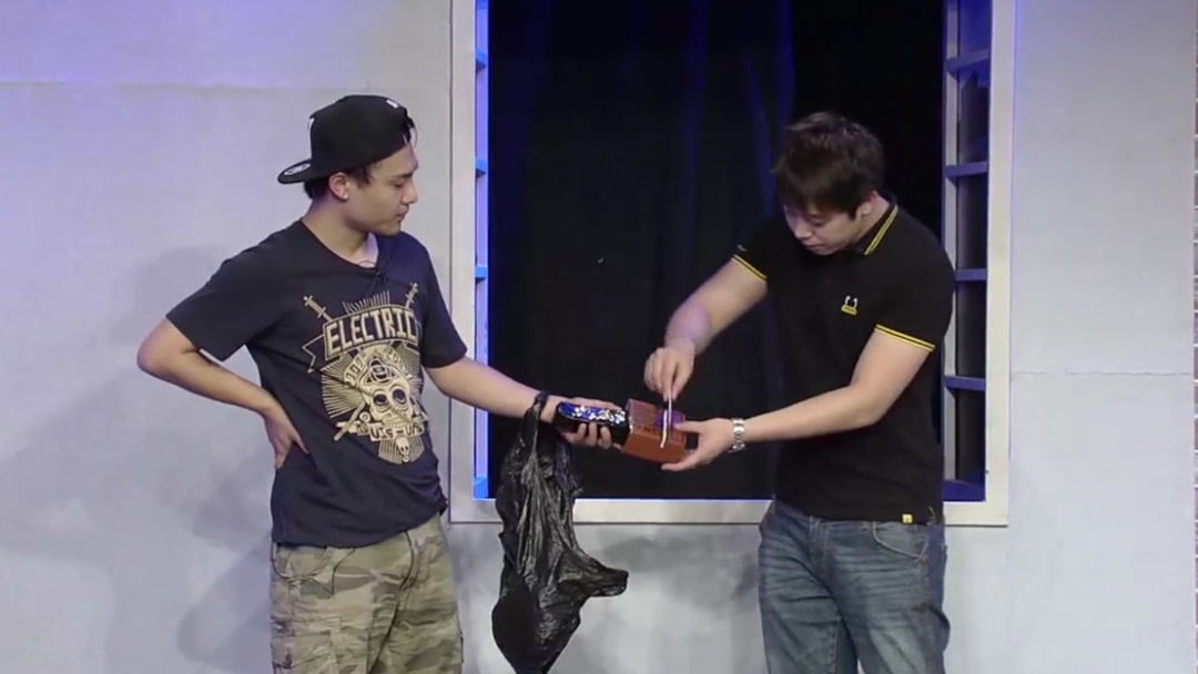 装备齐全的小偷曹然然,竟随身带刷卡机,刷完卡还给开发票