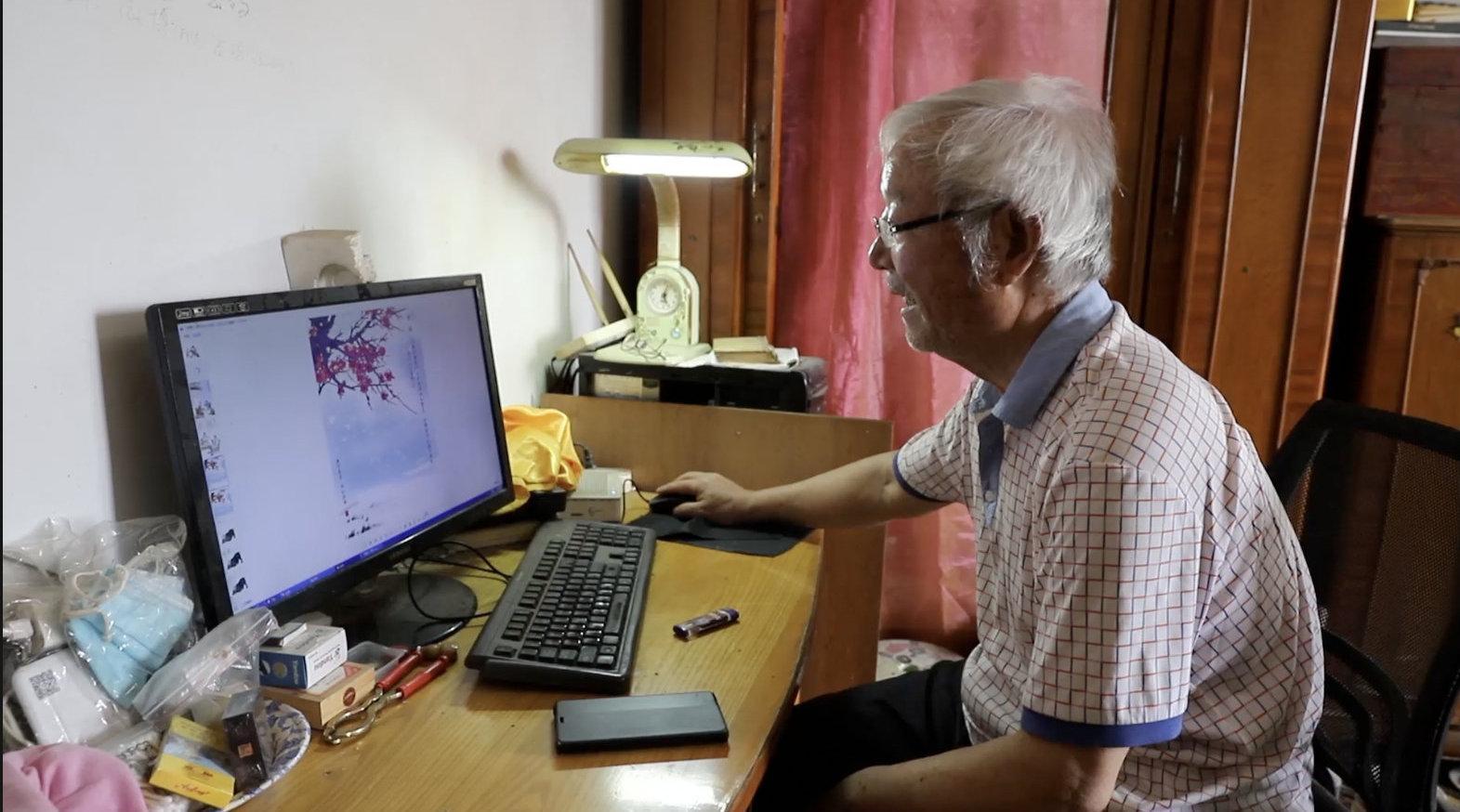 电脑屏幕当画布!退休教师自学ps画45张校园见闻:要跟上时代