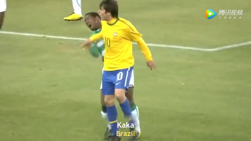 世界杯上卡卡就这样被罚下,赛后裁判道歉也无法挽回!