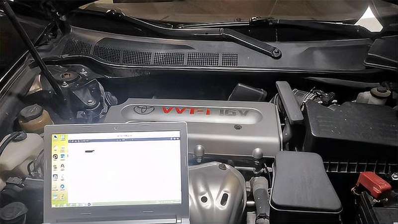 凯美瑞无法启动的故障,检查发现是模块里的油泵继电器出现了问题