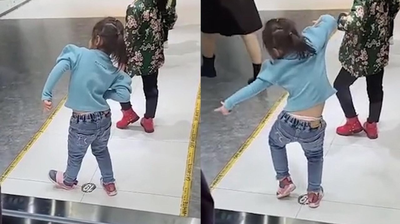 4岁萌娃上1年模特课学出牛魔王步伐,爸爸当场崩溃:赶紧停课