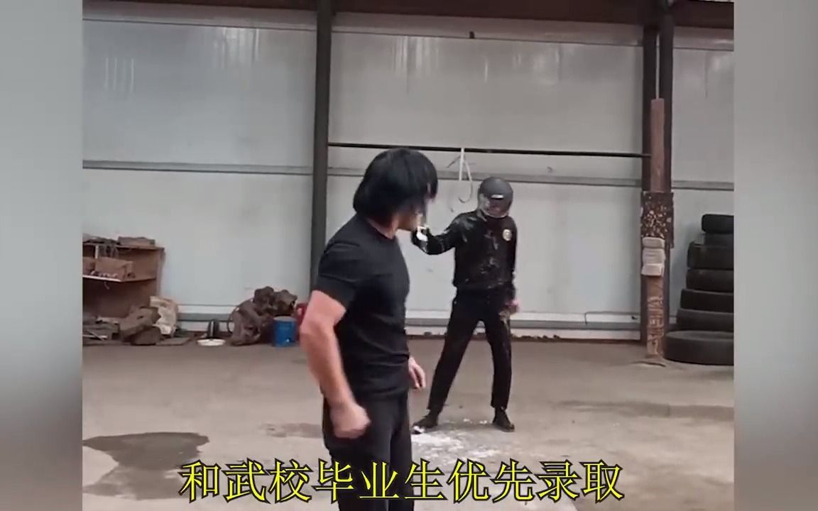 农村小伙苦练飞针暗器15年,轻松击爆啤酒瓶,网友称高手在民间!