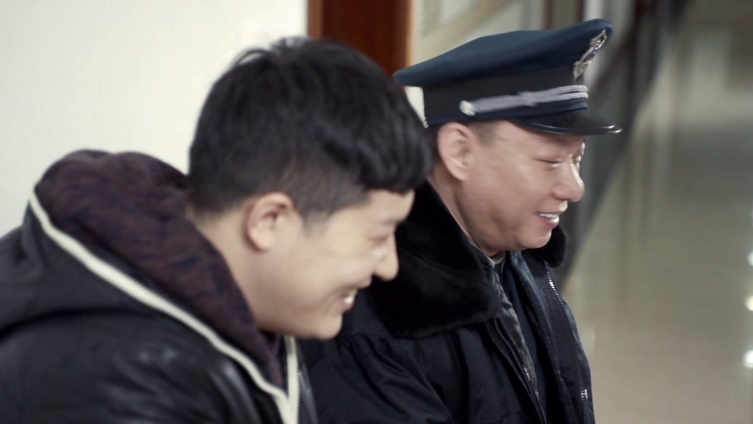 《我们的生活充满阳光》大水队长设连环计 就看猛子进不进套